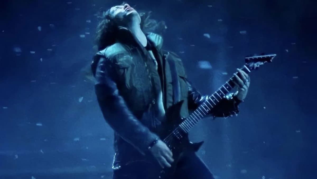 Un seguidor de Stranger Things rinde tributo a Eddie gracias a Guitar Hero