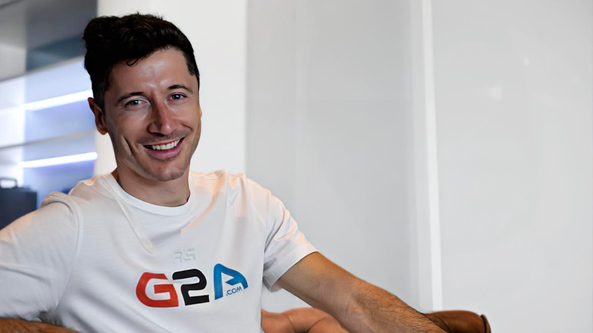 G2A presenta a Robert Lewandowski, delantero del FC Barcelona, como ...